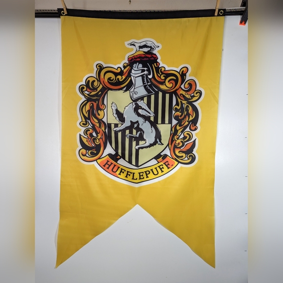 Wizarding World Of Harry Potter | Wall Decor | Hufflepuff Harry Potter ...